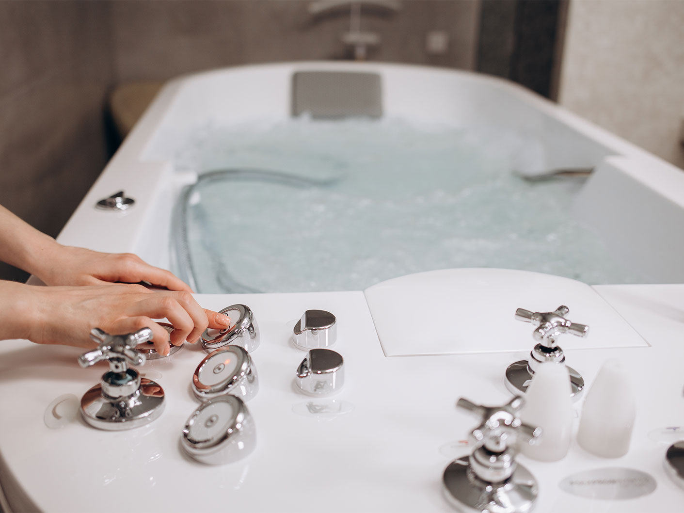 Vacuum Forming Machines for Spa and Hot Tub Molds